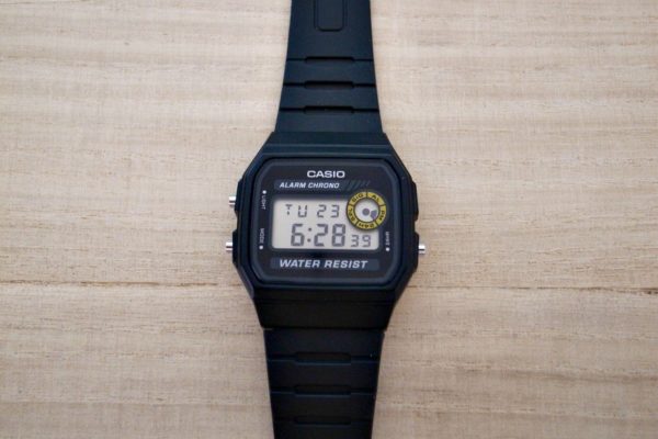 Đánh giá độ bền và thiết kế của đồng hồ Casio F-94W