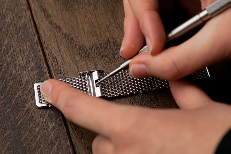 Cách Cắt Dây Đồng Hồ Tại Nhà Đúng Kỹ Thuật Cho Người Mới Bắt Đầu